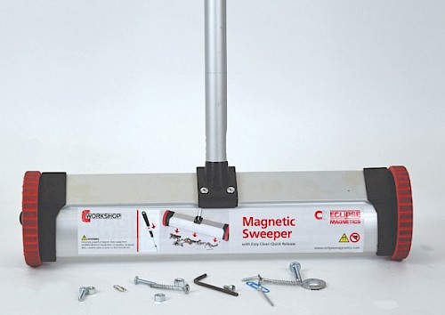 Magnetic Sweeper with Quick Release | Eclipse Magnetics